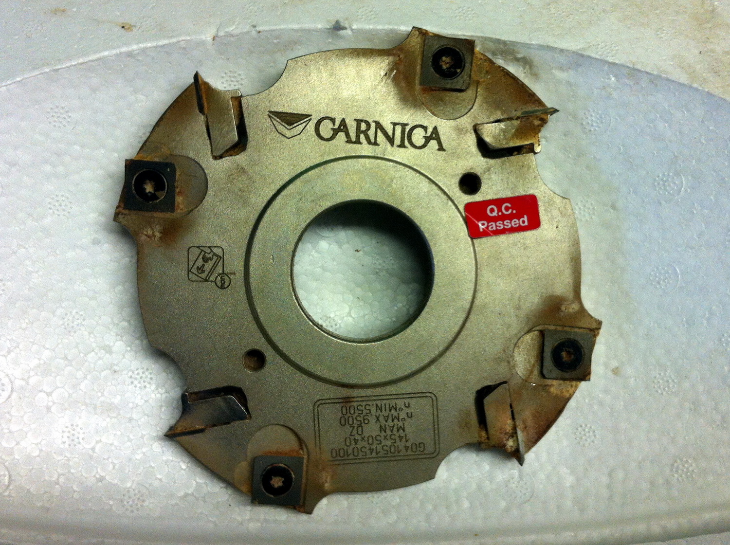 Cleaning woodworking tools in an ultrasonic cleaner. Quickly remove resin.